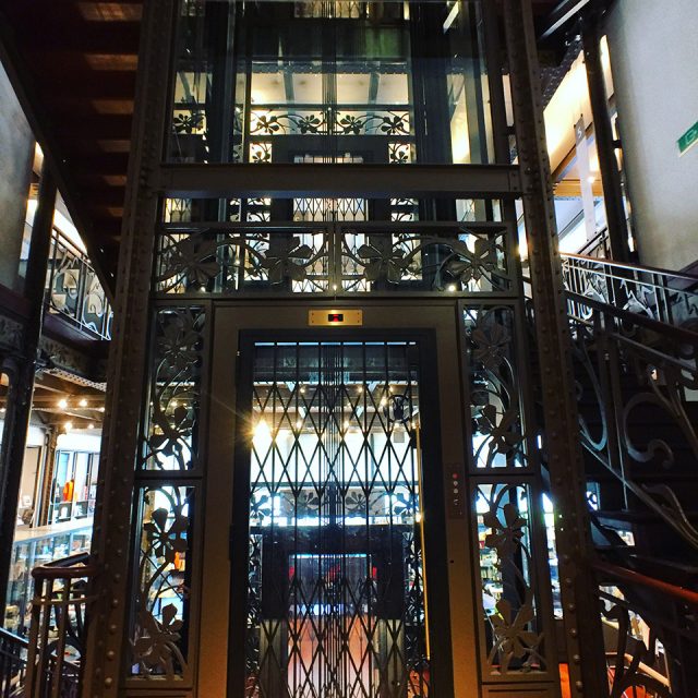 Visite musicale dans le MIM, le Musée des Instruments de Musique, à ...