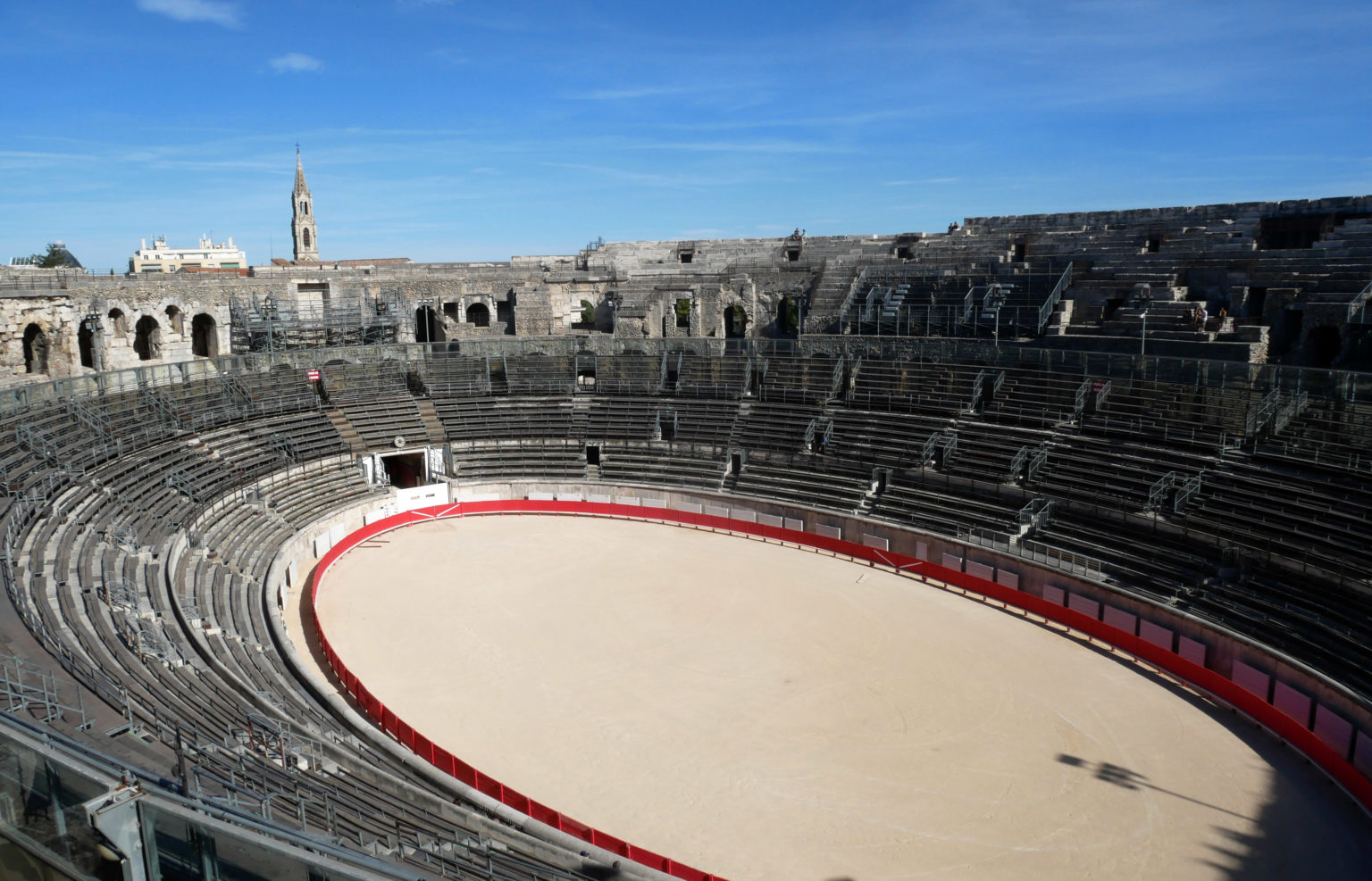Les Arènes de Nîmes : vingt siècles et (presque) pas une ride ... Les Arènes de Nîmes : vingt siècles et (presque) pas une ride ...