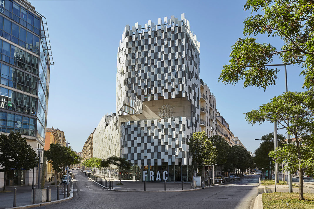 Qu’est-ce qu’un Frac ? Découverte des Fonds Régionaux d’Art Contemporain