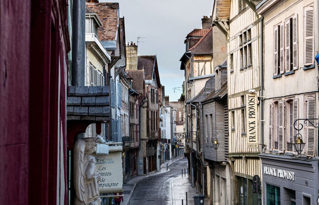 Travel guide in Aube region (France) : in the footsteps of famous ...