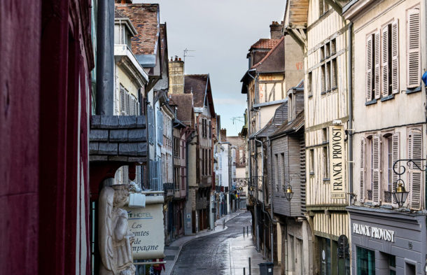 Travel guide in Aube region (France) : in the footsteps of famous ...