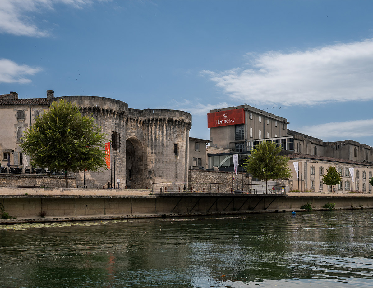 Cognac: the brown gold of Hennessy